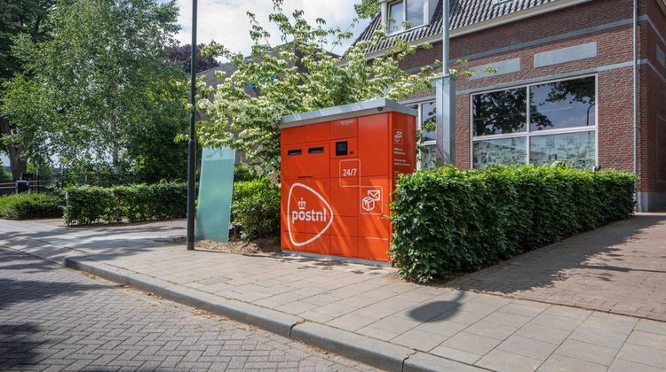Oisterwijkse primeur: eerste pakket- en briefautomaat PostNL geplaat ... Oisterwijkse primeur: eerste pakket- en briefautomaat PostNL geplaat ...
